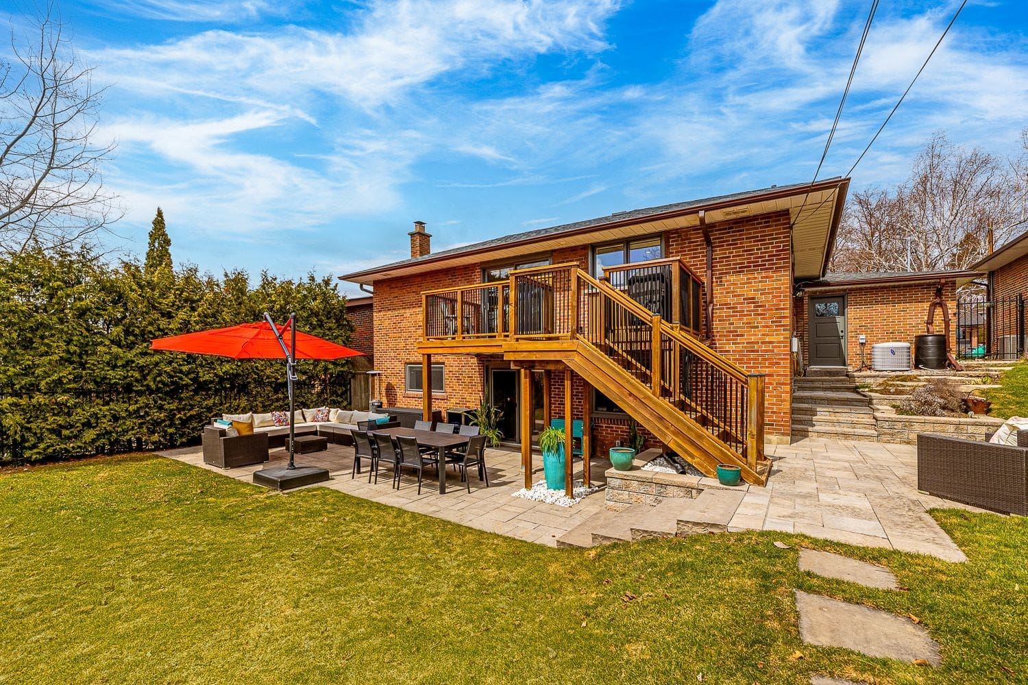 29 Fairhill Cres | Listed by Stuart Nodell